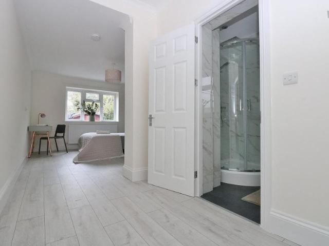 7 Bedroom Shared Living/roommate London London 90562637