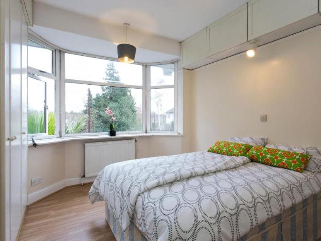 7 Bedroom Shared Living/roommate London London 90562685