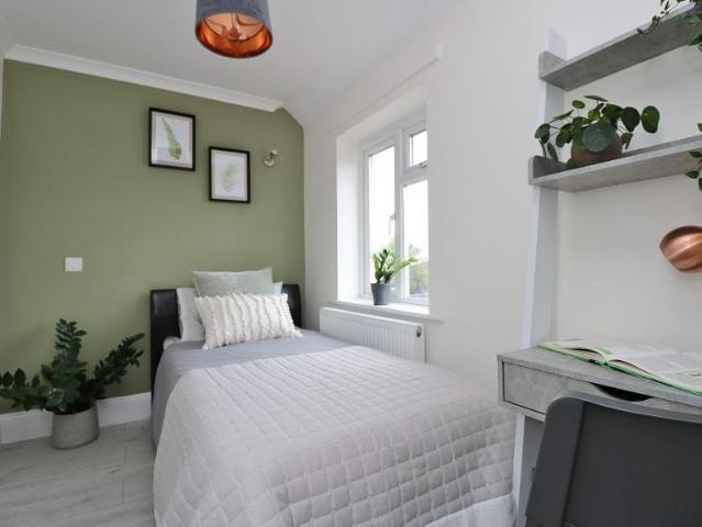 7 Bedroom Shared Living/roommate London London 90562131