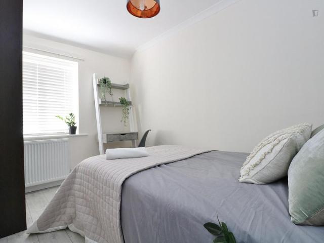 7 Bedroom Shared Living/roommate London London 90562185