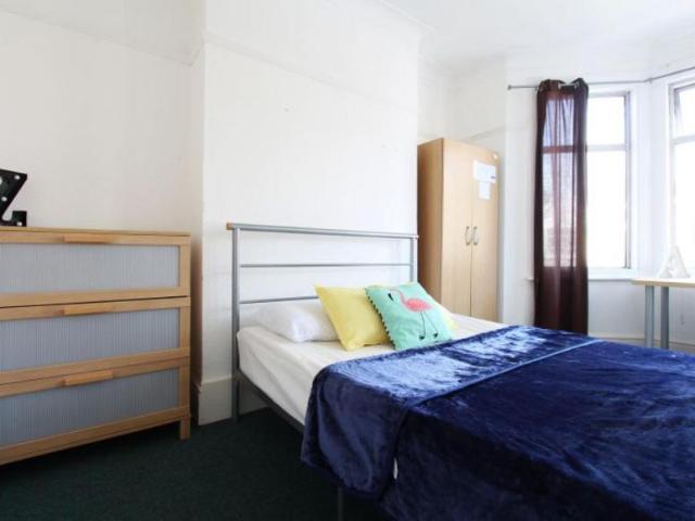 7 Bedroom Shared Living/roommate London London LS90559437