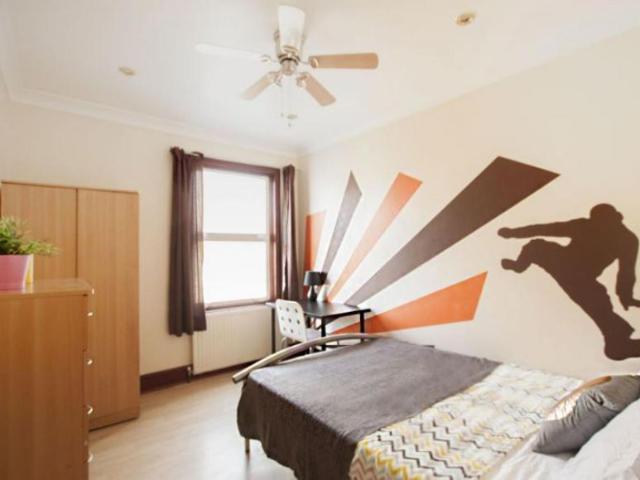 7 Bedroom Shared Living/roommate London London LS90559575