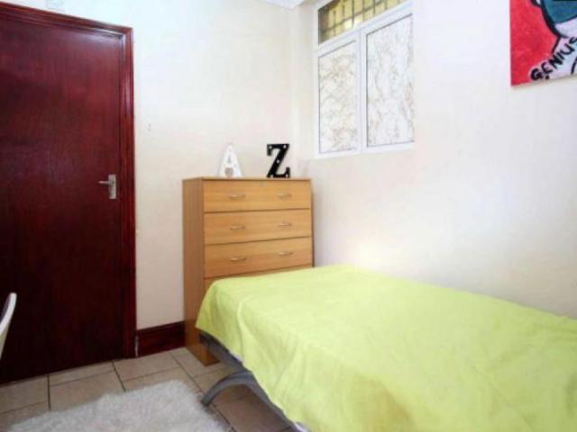 7 Bedroom Shared Living/roommate London London LS90559507