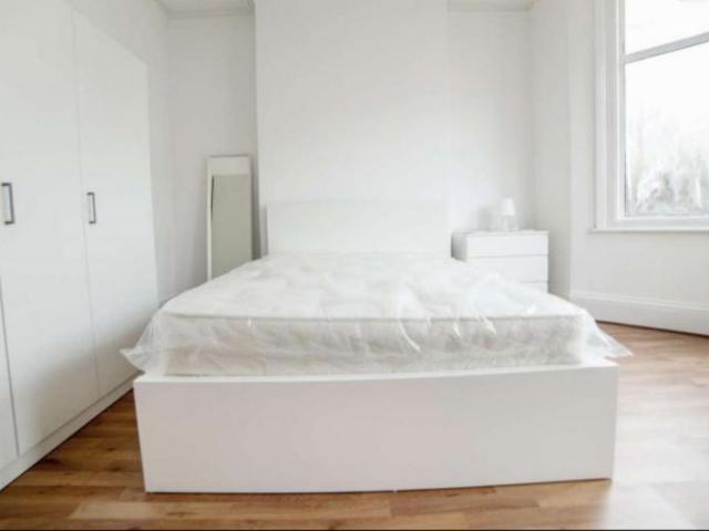 7 Bedroom Shared Living/roommate London London LS90559699