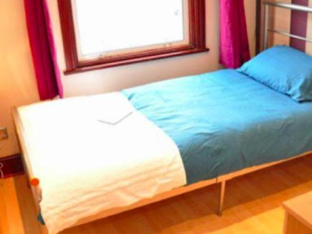 7 Bedroom Shared Living/roommate London London LS90559623