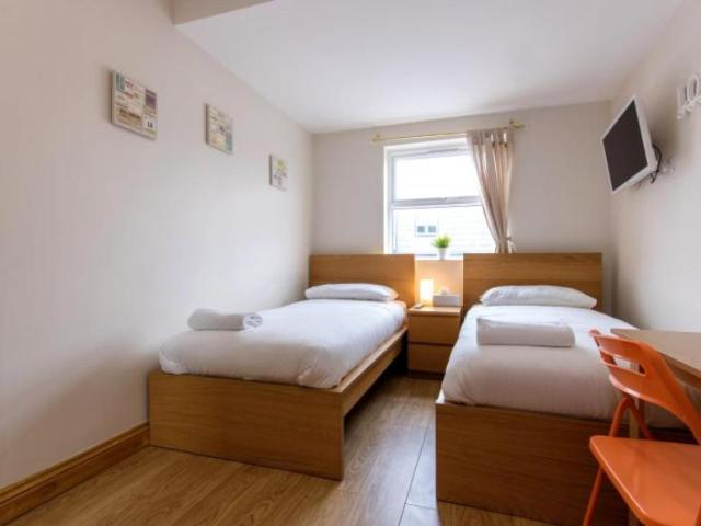 7 Bedroom Shared Living/roommate London London LS90560055