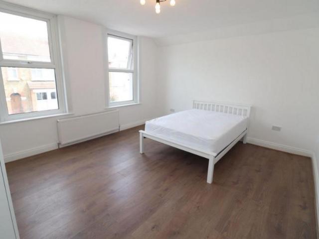 7 Bedroom Shared Living/roommate London London LS90560406