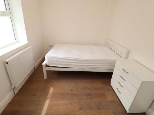 7 Bedroom Shared Living/roommate London London LS90560433