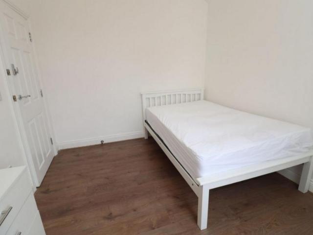 7 Bedroom Shared Living/roommate London London LS90560435