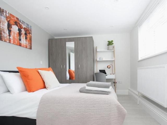 7 Bedroom Shared Living/roommate London London LS90562348
