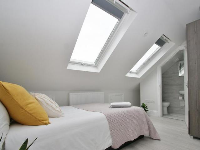 7 Bedroom Shared Living/roommate London London LS90562306