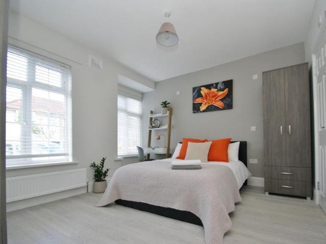 7 Bedroom Shared Living/roommate London London LS90562524