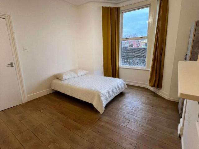 7 Bedroom Shared Living/roommate London London LS97810320