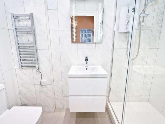 7 Bedroom Shared Living/roommate London London LS101847278