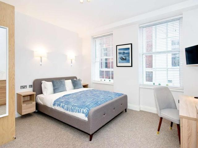 7 Bedroom Shared Living/roommate London London LS101850825