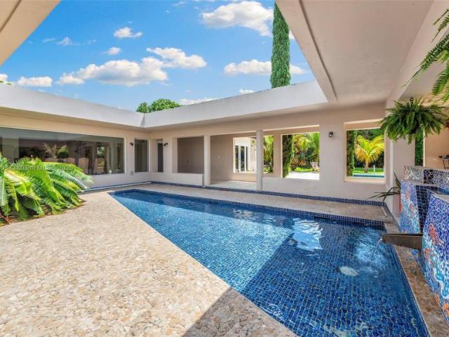7 bedroom, Pinecrest FL FL 33156 LS102395152