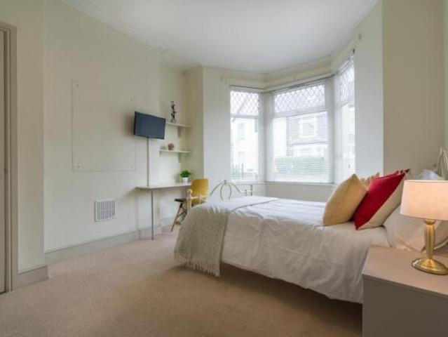 7 bedroom private hall for rent in Mackintosh Place, Roath, CF24