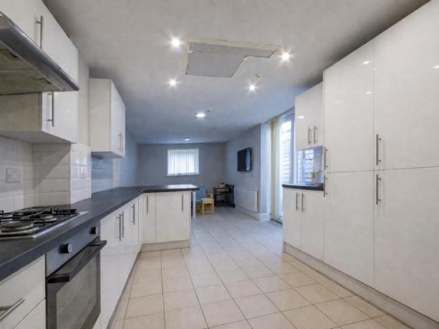 7 bedroom private hall for rent in Treherbert Street, Cathays, CF24