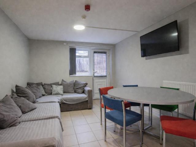 7 bedroom private hall for rent in Treherbert Street, Cathays, CF24
