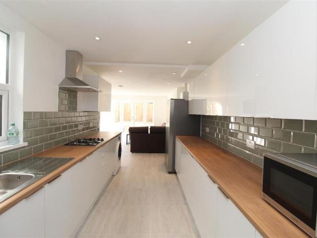 7 bedroom private halls to rent