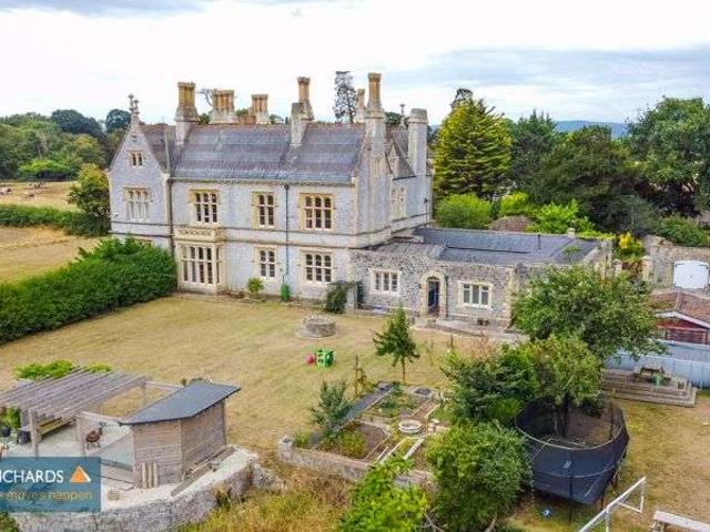 7 Bedroom Property