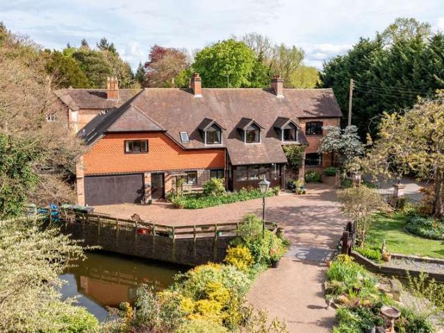 7 Bedroom Property