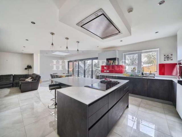 6 Bedroom Property