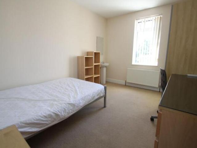 7 bedroom property for rent in Wallisdown Road, Poole, BH12