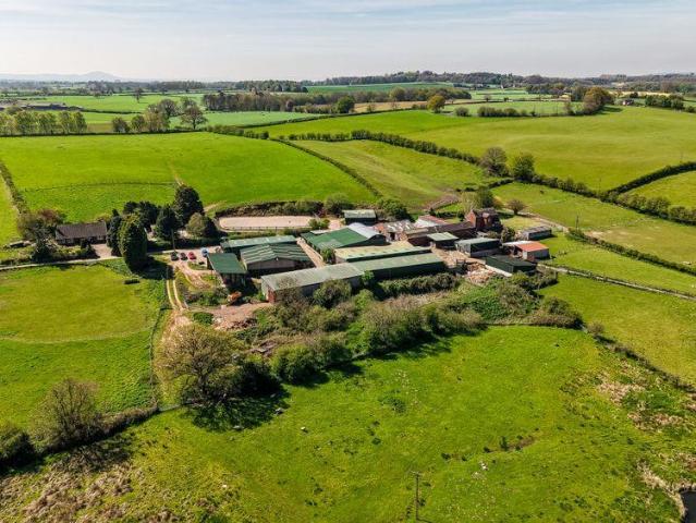 7 bedroom property with land for sale