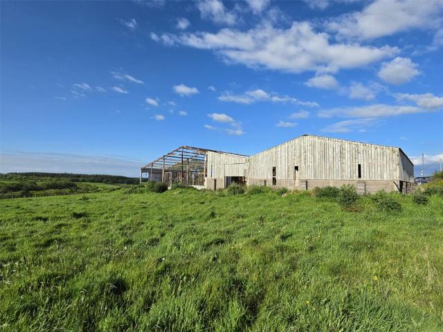 7 bedroom property with land for sale