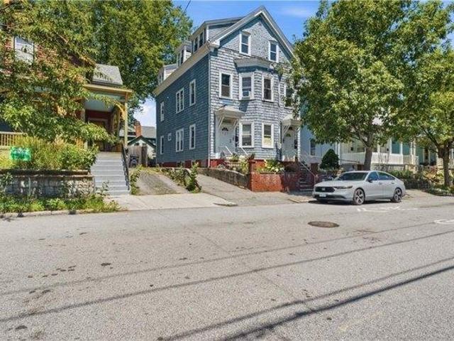 7 bedroom, Providence RI 02907 105116057