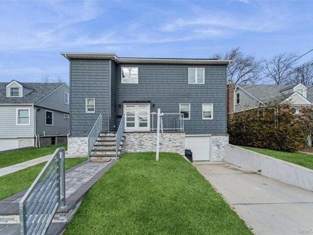 7 bedroom, Woodmere NY 11598 LS101029084