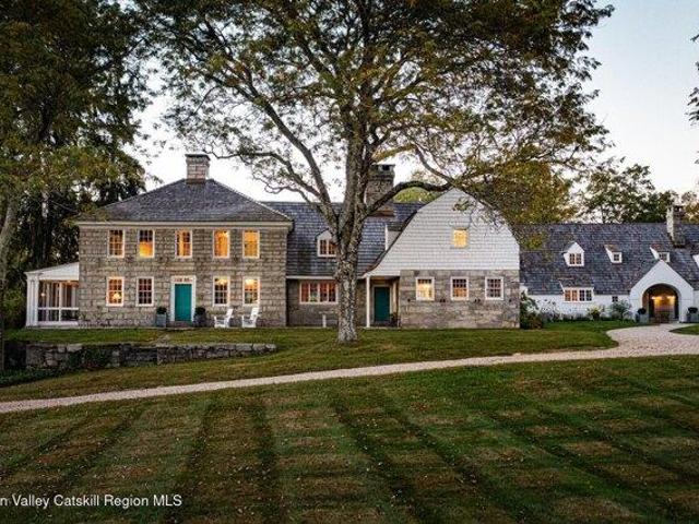 7 bedroom, Warren CT 06754 105172131