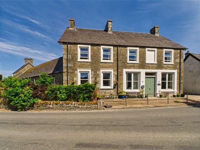 7 Bedroom Town House