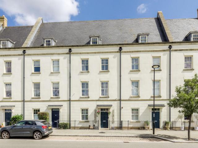 7 bedroom town house for sale in High Street, Upton, Northampton, NN5