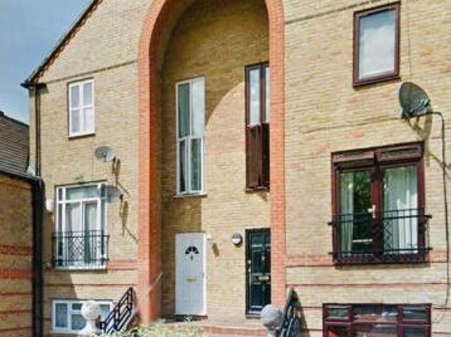 7 Bedroom Town House For Rent In East Ham, London