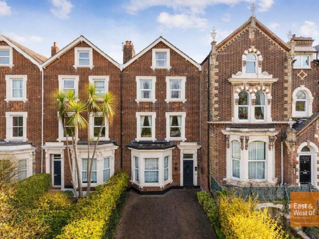 7 bedroom townhouse for sale