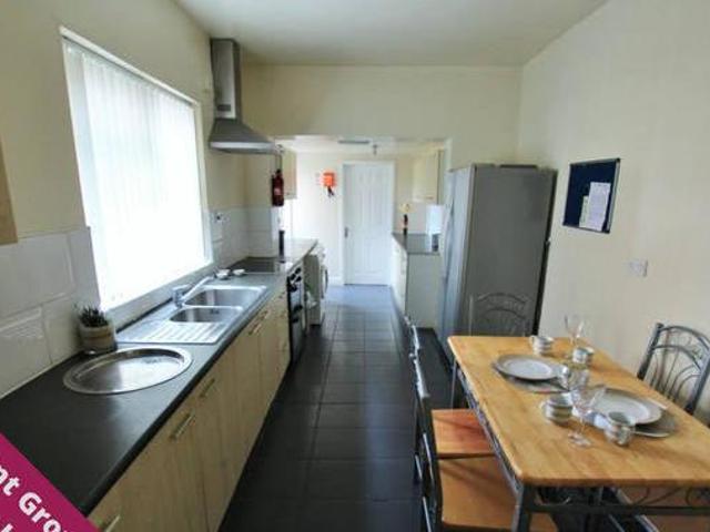 7 bedroom terraced house for rent in Crofton Street M14