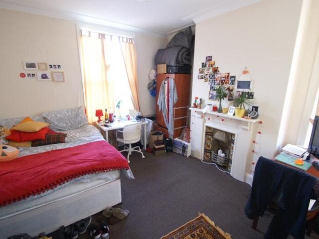 7 bedroom terraced house for rent in Brudenell Road, Hyde Park, Leeds, LS6