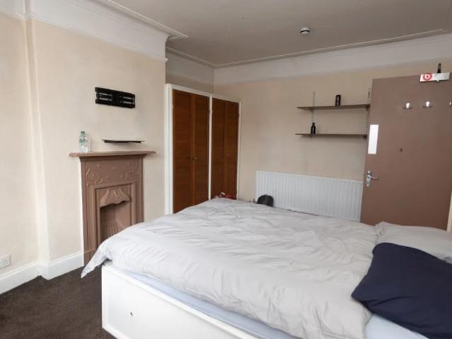 7 bedroom terraced house for rent in Headingley Avenue, Headingley, Leeds, LS6