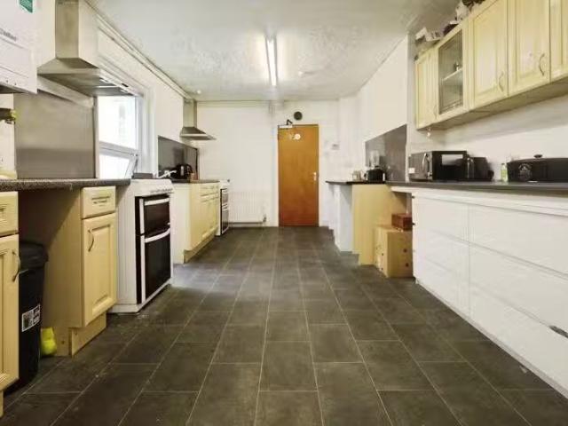 7 bedroom terraced house for rent in Seven Double Bedrooms / F.