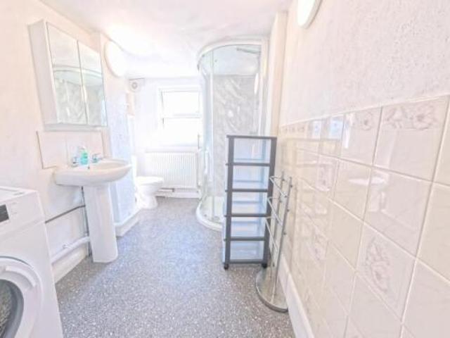 7 bedroom terraced house for rent in Roundhill Crescent BN2