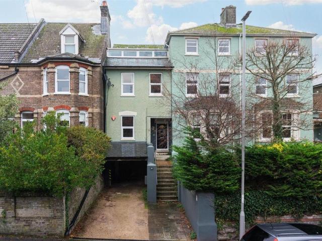 7 bedroom terraced house for sale