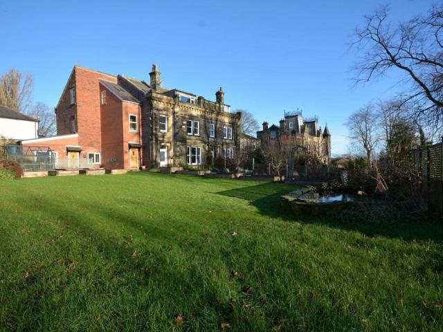 7 bedroom terraced house for sale