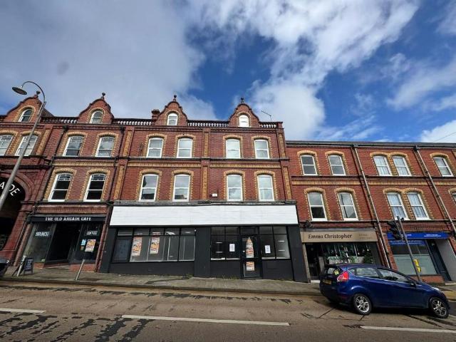 7 bedroom terraced house for sale
