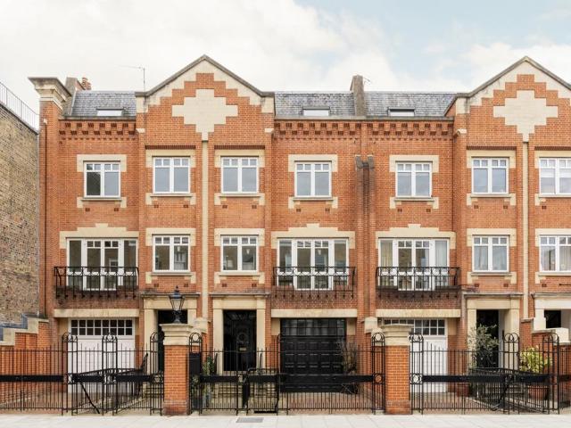 7 bedroom terraced house for sale