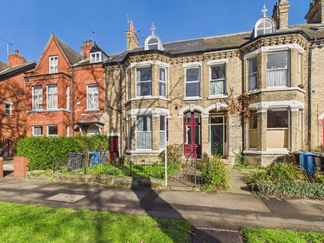 7 bedroom terraced house for sale