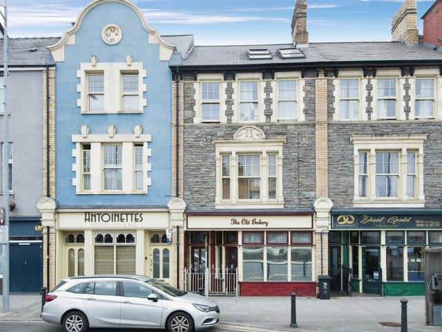 7 bedroom terraced house for sale