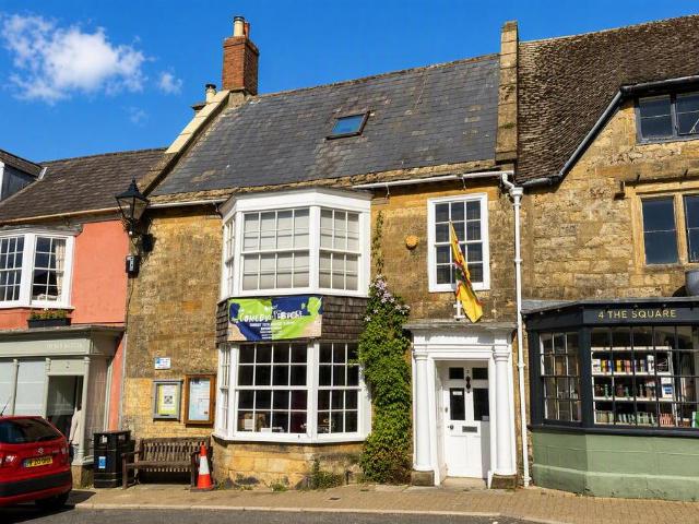 7 bedroom terraced house for sale
