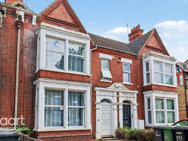6 bedroom terraced house for sale